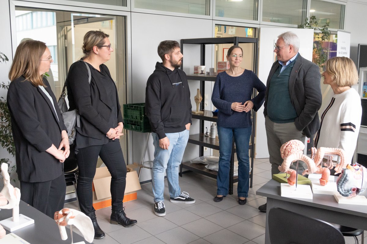 Recordati spendet der Akademie anatomische Modelle ...