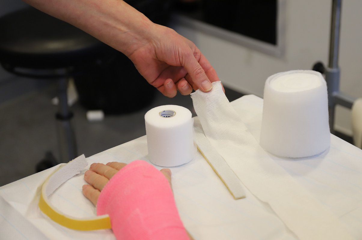 Gipsen ist sein Handwerk | Universitätsklinikum Ulm